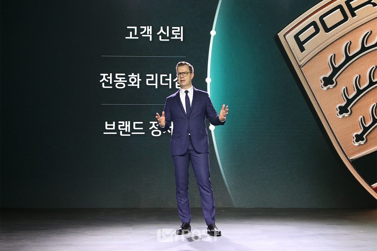 포르쉐코리아, 2026 신년 간담회 개최... '카이엔 EV' 국내 최초 공개